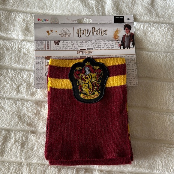 Disguise | Accessories | Nwt Harry Potter Gryffindor Scarf New With ...